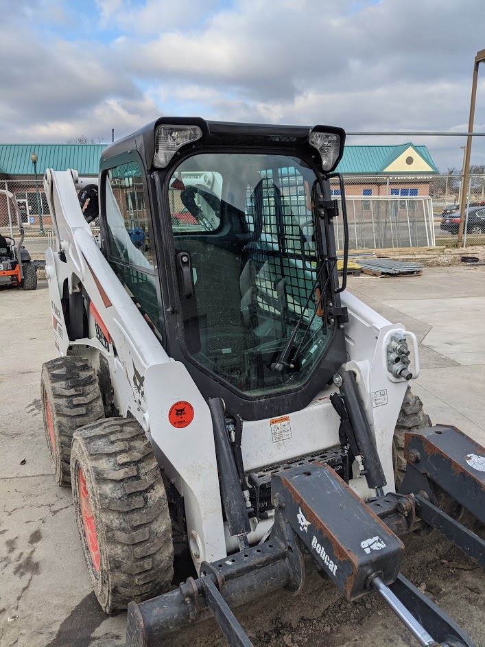Bobcat Skid Loader Skid Steer, S590 - McAuliffe's Rental